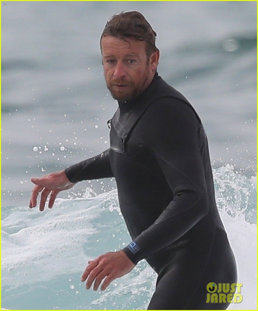 Simon Baker Hits the Beach to Do Some Surfing in Sydney: Photo 4627001 ...