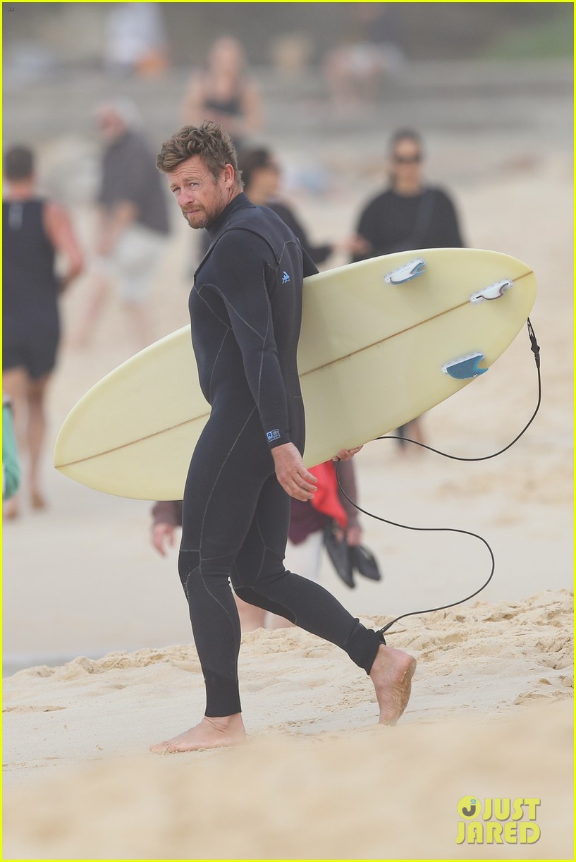 Simon Baker Hits the Beach to Do Some Surfing in Sydney: Photo 4627002 ...