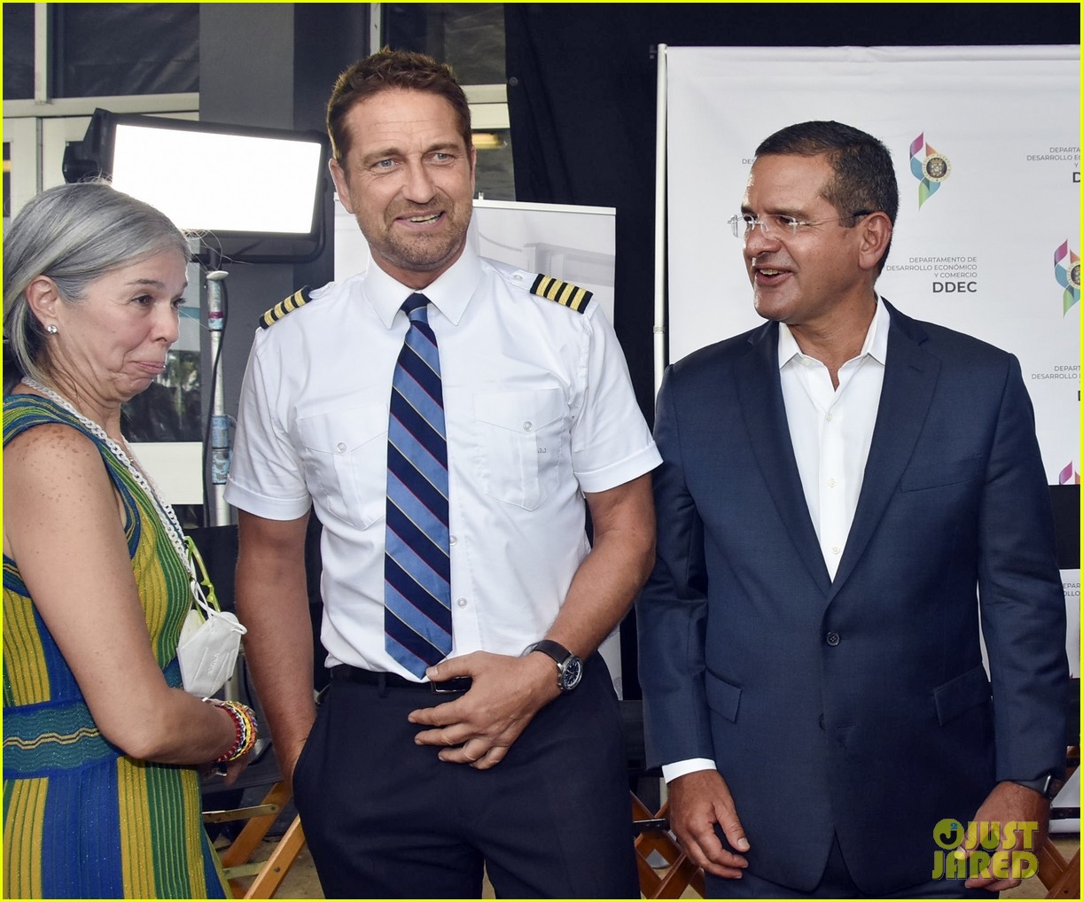 Gerard Butler Meets Puerto Rico's Governor During Break From Filming ...