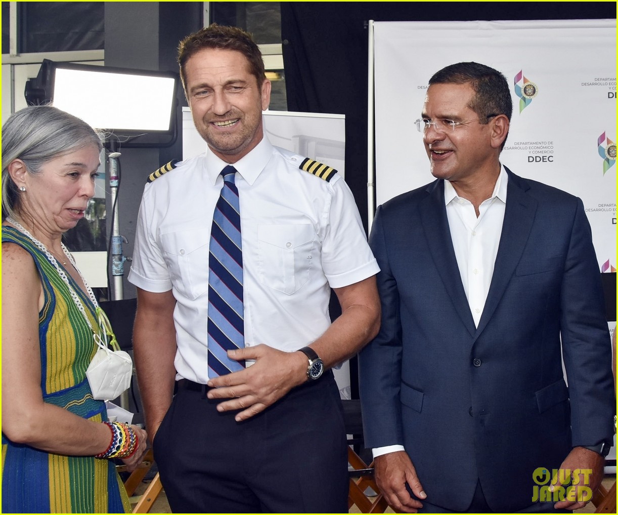 Gerard Butler Meets Puerto Rico's Governor During Break From Filming ...