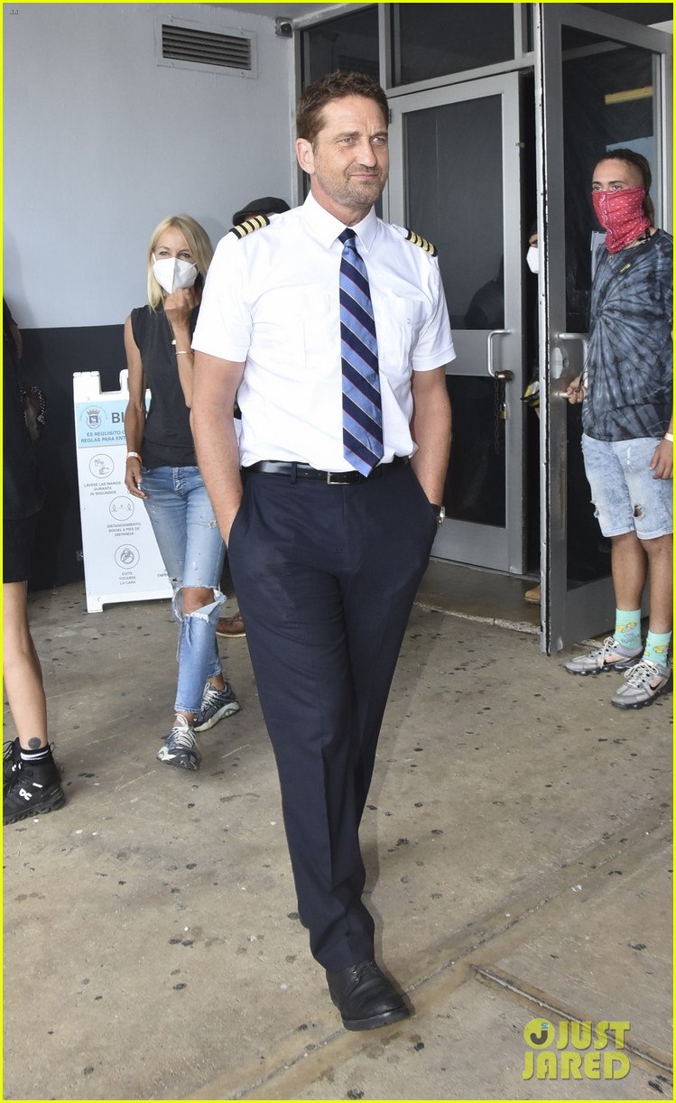 Gerard Butler Meets Puerto Rico's Governor During Break From Filming ...