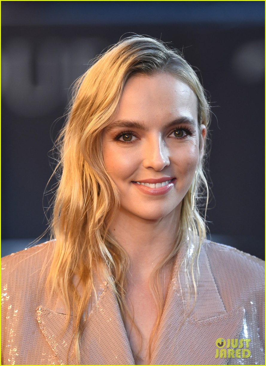 Jodie Comer Wears Shimmering Suit to 'The Last Duel' Premiere in London ...
