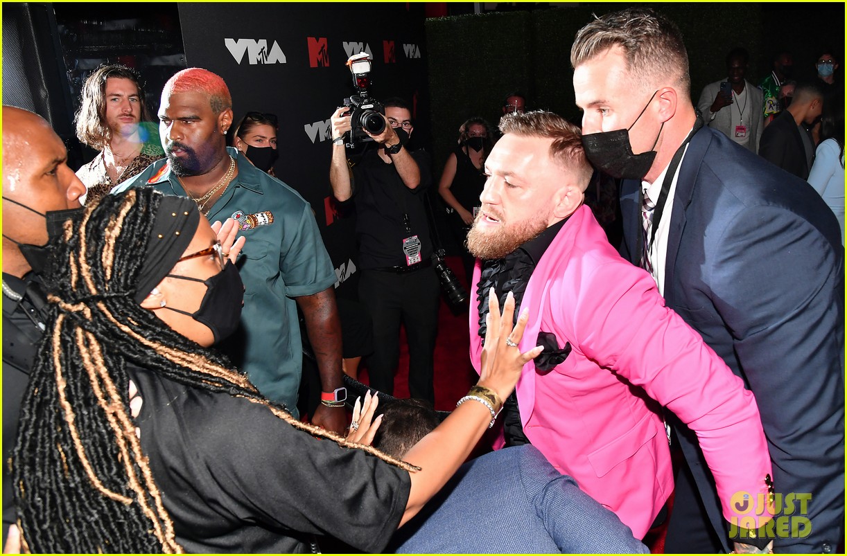 Conor McGregor Gets Into Fight with Machine Gun Kelly on MTV VMAs 2021 ...