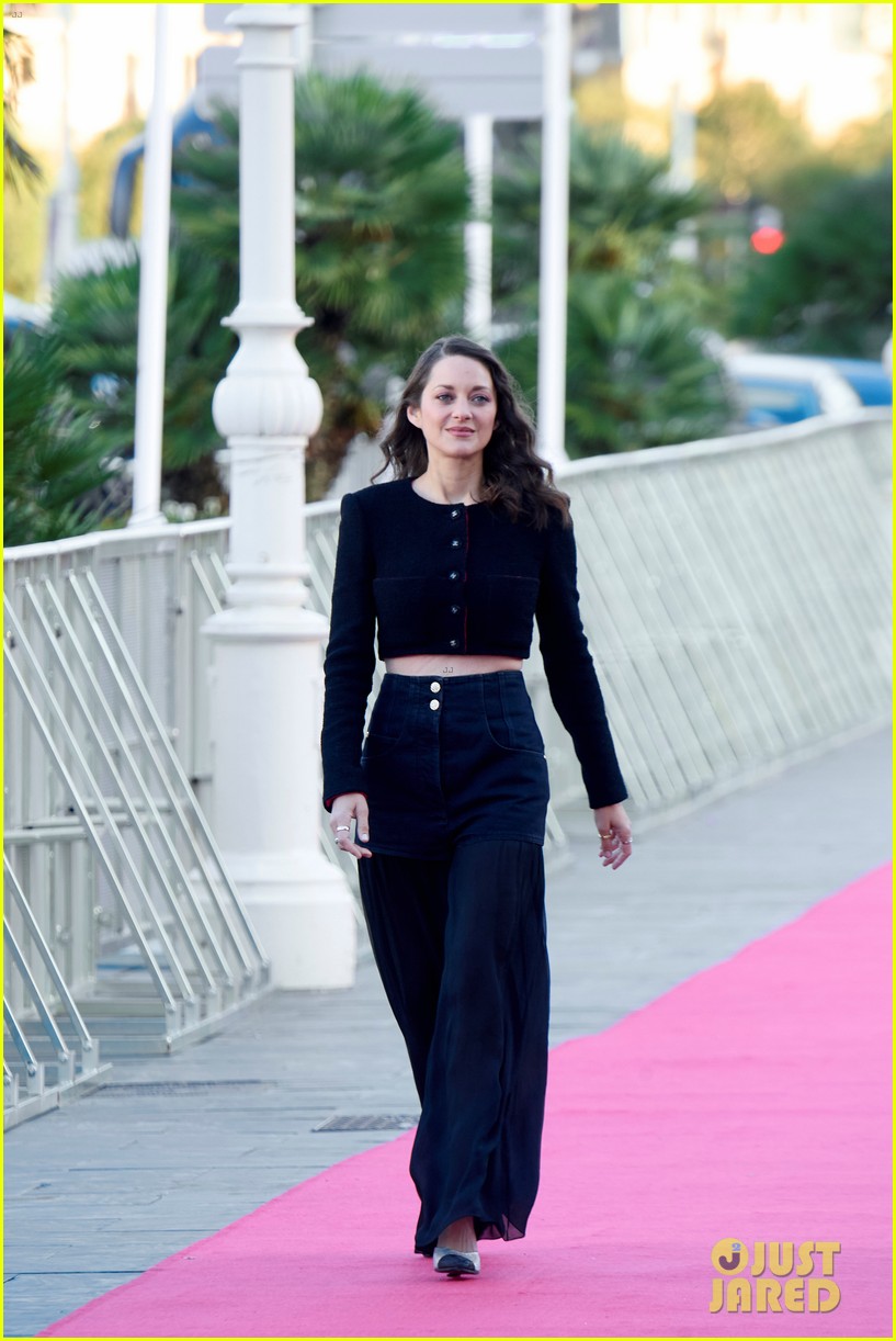 Marion Cotillard Rocks a Crop Top at Latest Red Carpet Premiere!: Photo ...