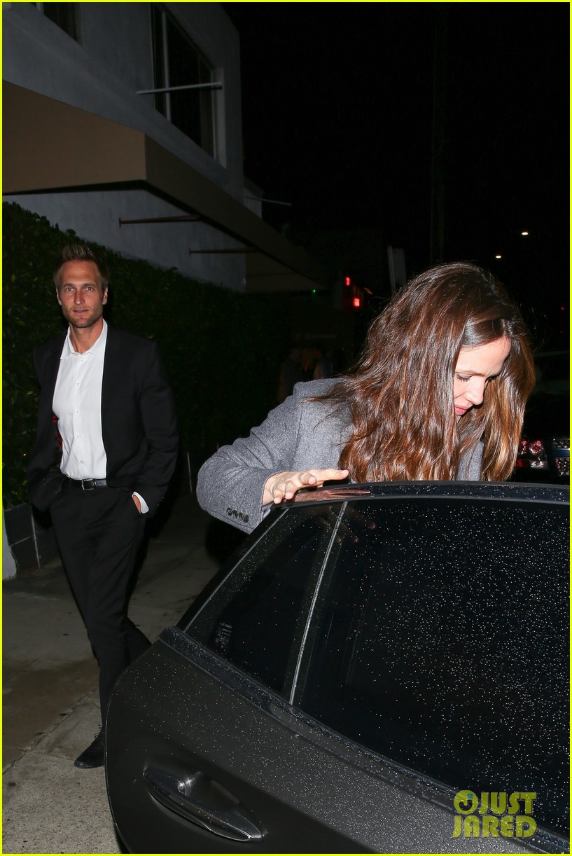 Jennifer Garner Enjoys Very Rare Day Out with On-Again Boyfriend John ...
