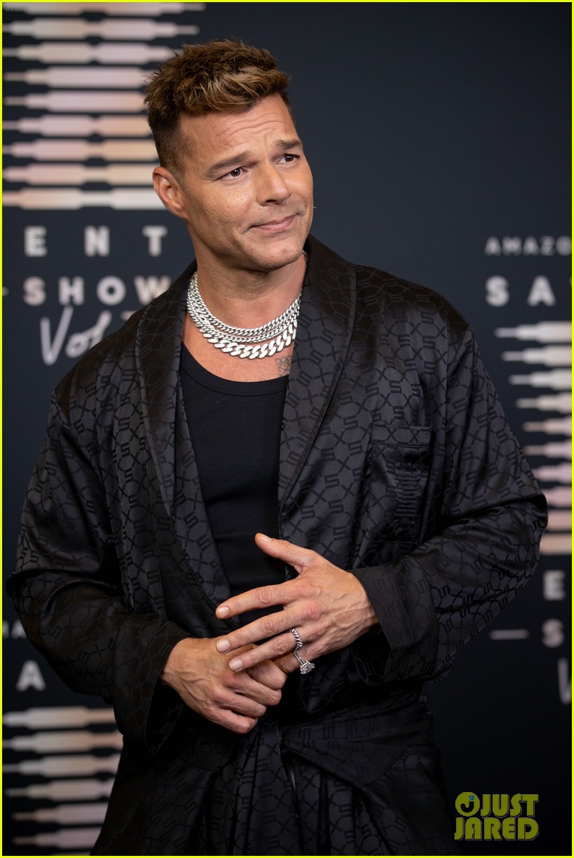 Vanessa Hudgens Wears Black Lace Bra to Rihanna's Savage X Fenty ...