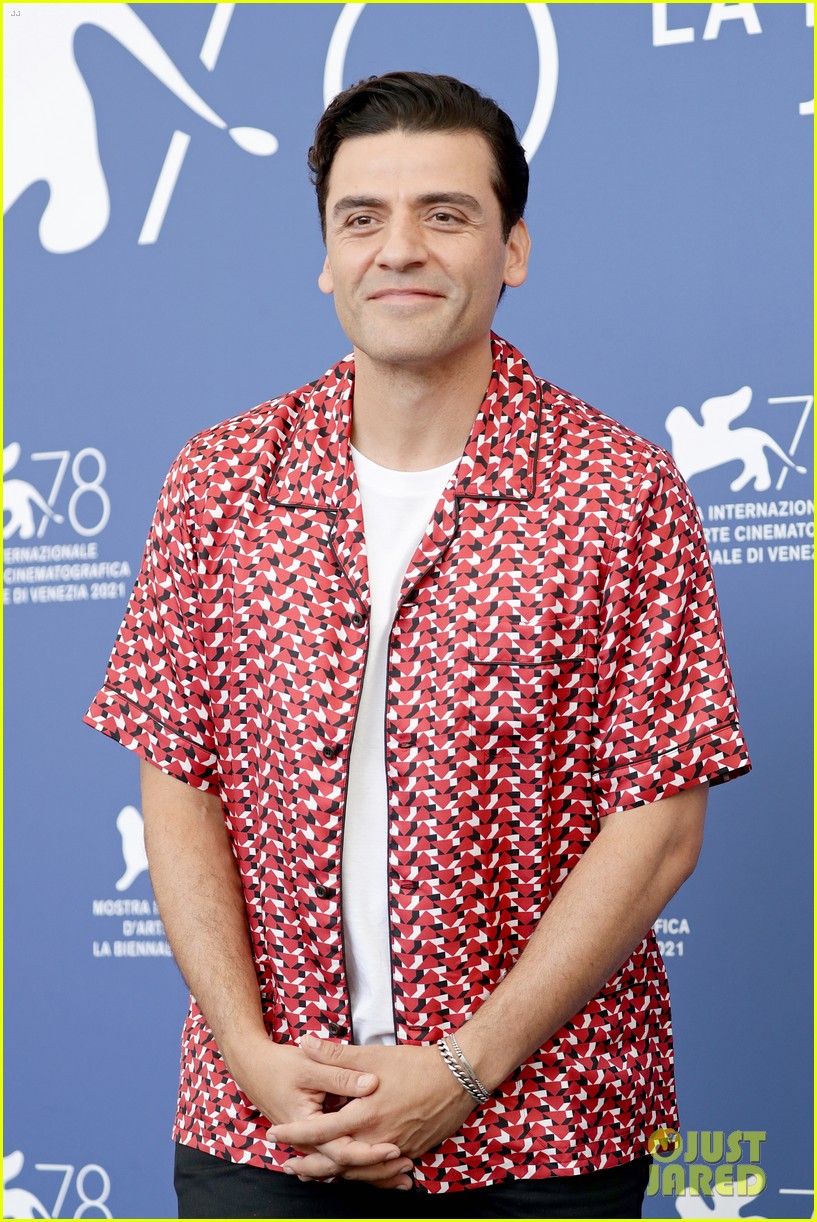 Oscar Isaac Adorably Held Jessica Chastain's Purse During Their Venice ...