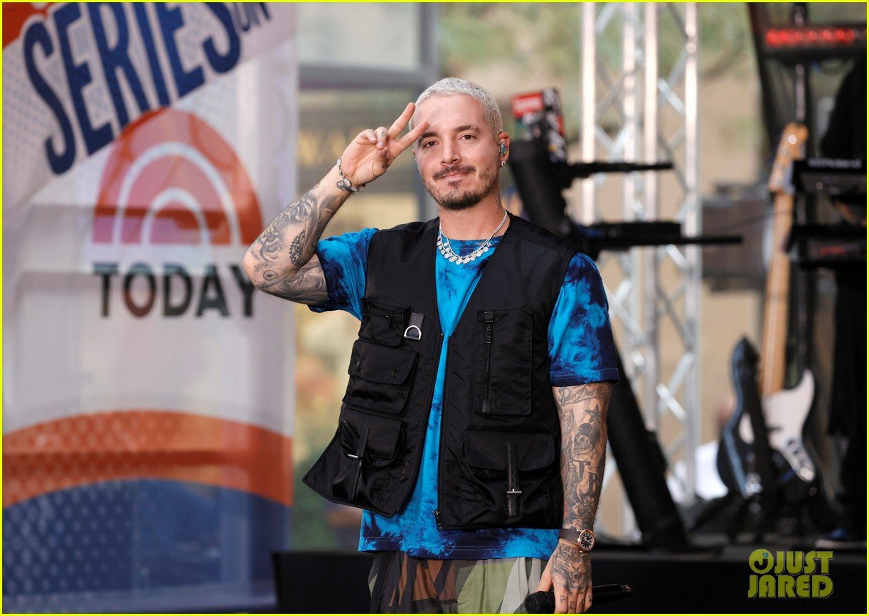 J Balvin Releases Official Live Performance Video of 'Fantasías ...