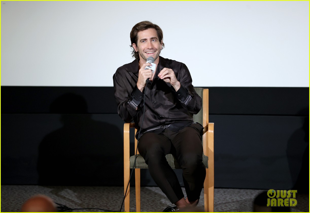 Jake Gyllenhaal Relied a Lot On Zoom To Make 'The Guilty': Photo ...