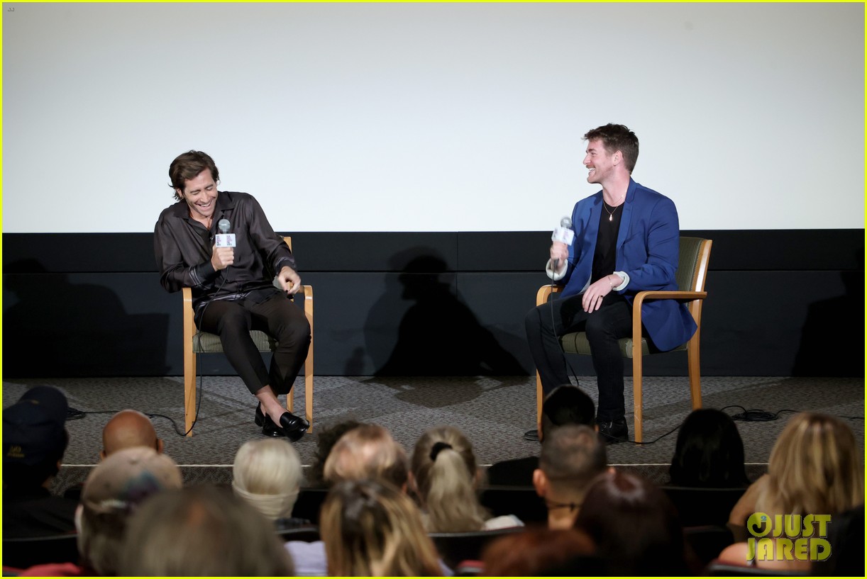 Jake Gyllenhaal Relied a Lot On Zoom To Make 'The Guilty': Photo ...