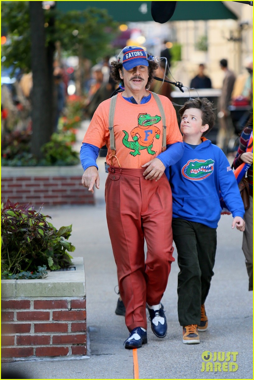 Javier Bardem Shows His Love For The Florida Gators on 'Lyle, Lyle ...