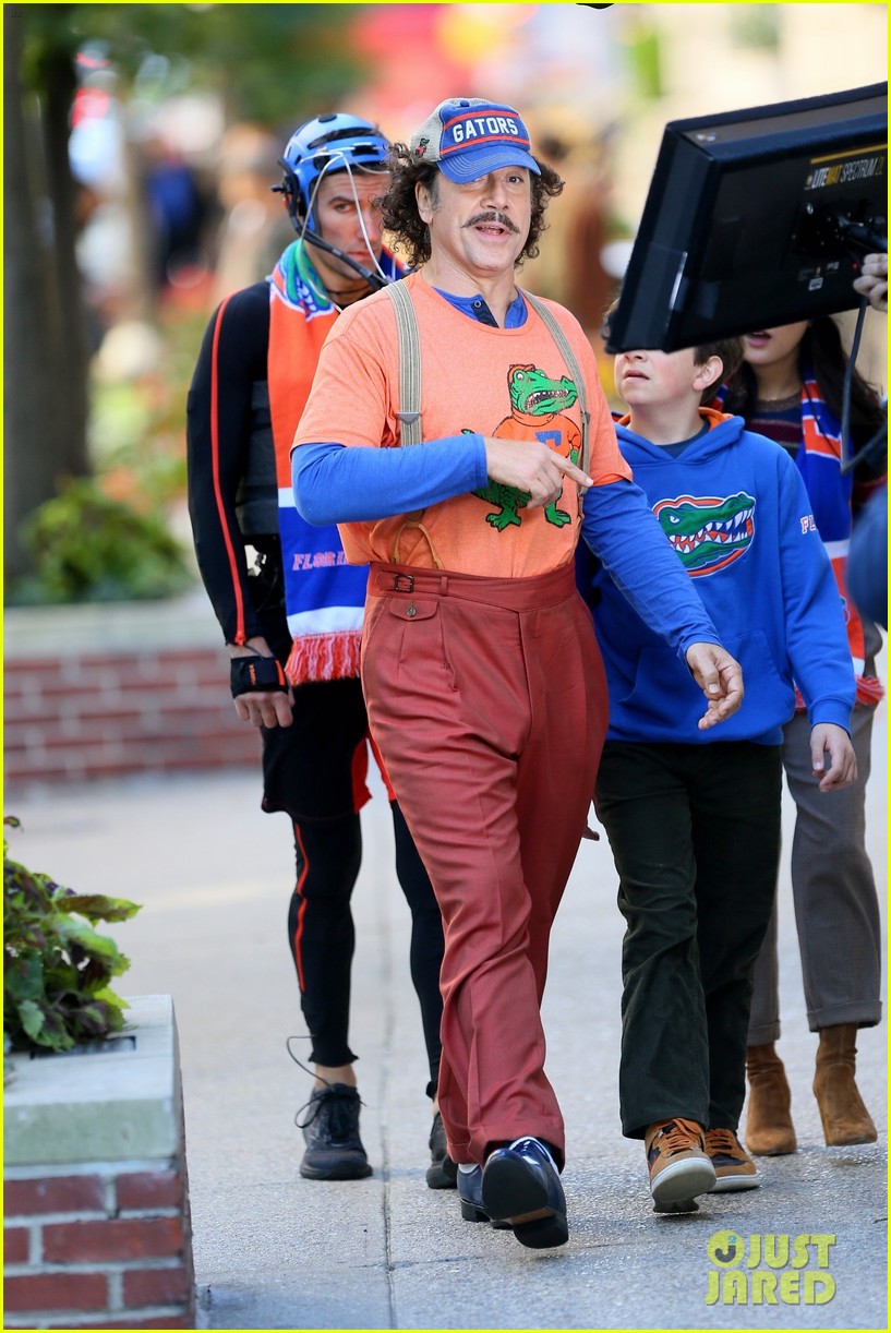 Javier Bardem Shows His Love For The Florida Gators on 'Lyle, Lyle ...