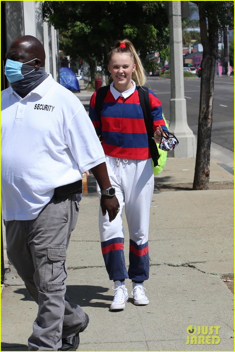 JoJo Siwa Gets Greeted By Girlfriend Kylie Prew Following 'Dancing With ...
