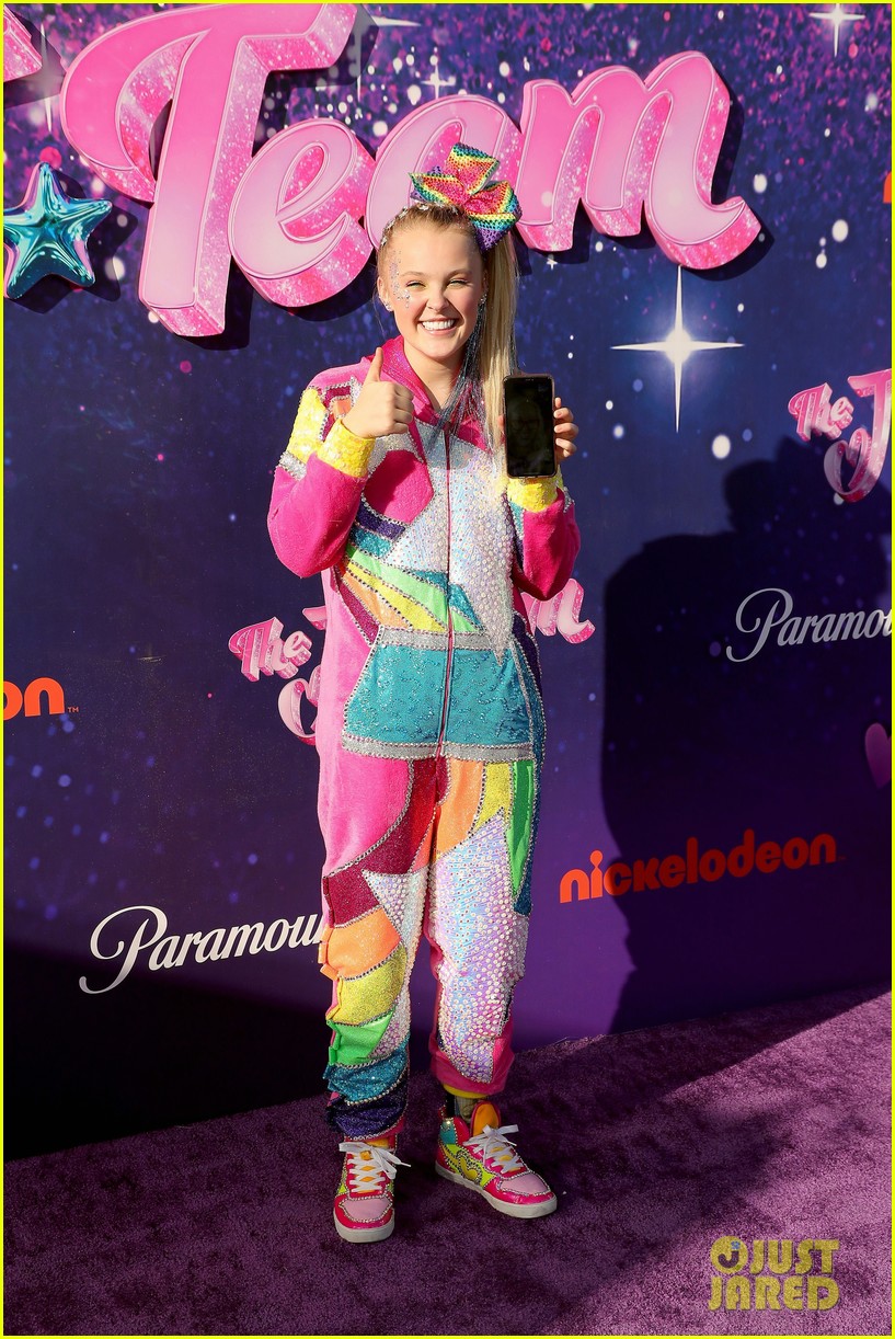 JoJo Siwa Kisses Girlfriend Kylie Prew at 'The J Team' Premiere!: Photo ...
