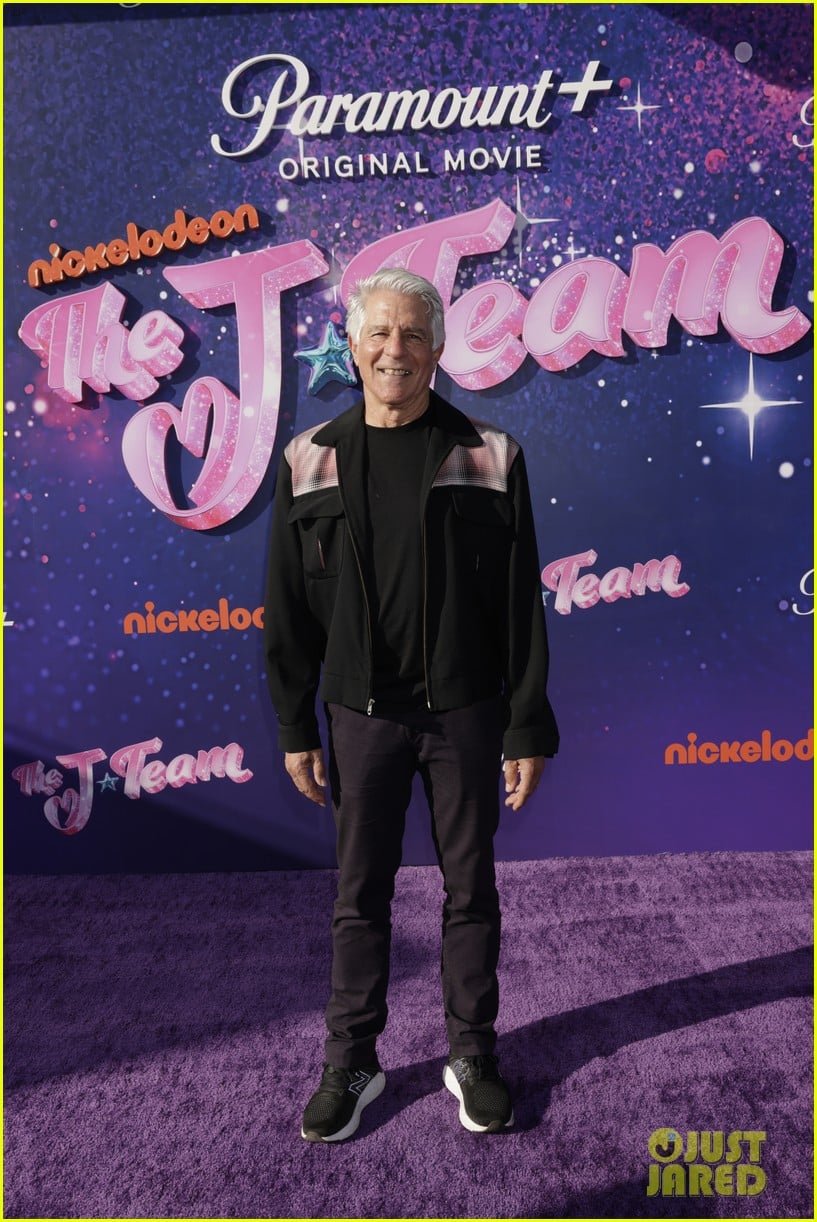 JoJo Siwa Kisses Girlfriend Kylie Prew at 'The J Team' Premiere!: Photo ...