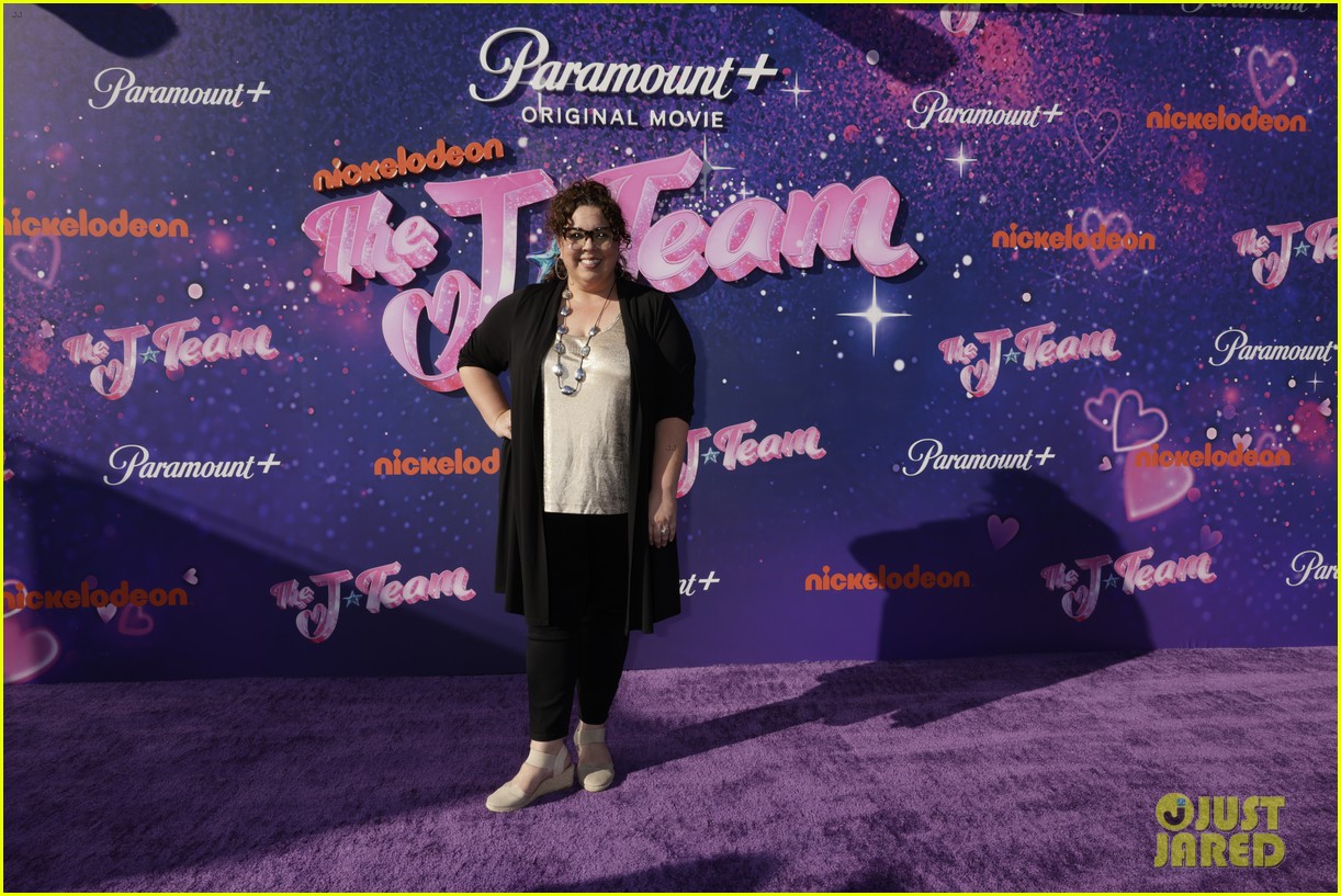 JoJo Siwa Kisses Girlfriend Kylie Prew at 'The J Team' Premiere!: Photo ...