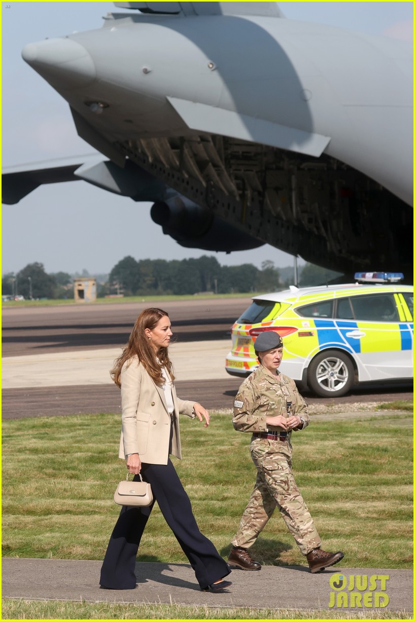 Duchess Kate Middleton Returns to Public Eye in First Official Outing ...