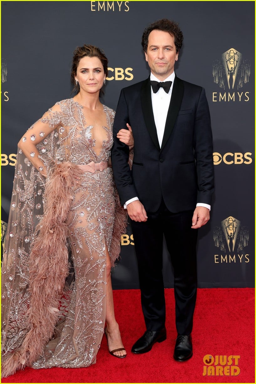 Keri Russell & Nominee Matthew Rhys Hit the Emmys 2021 Red Carpet ...