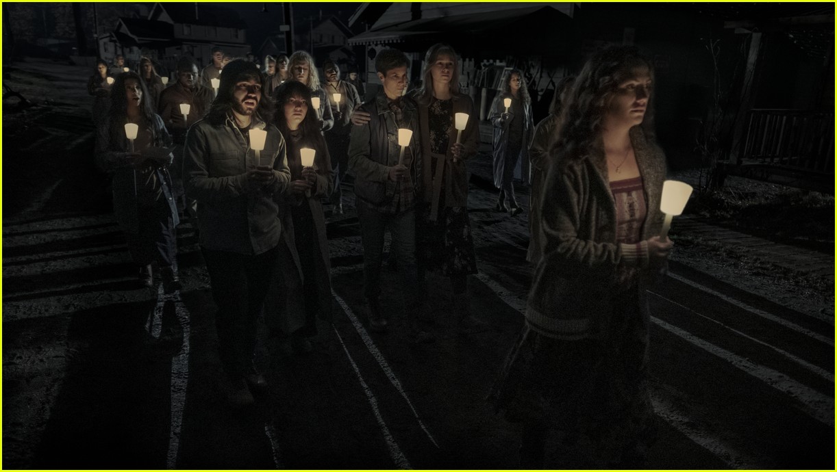 Netflix's 'Midnight Mass' Gets Eerie Trailer - Watch Now!: Photo ...