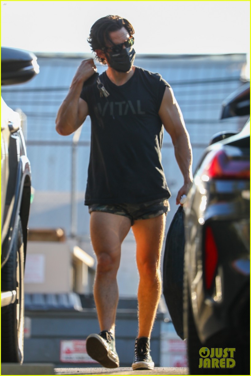 Milo Ventimiglia Gets In a Workout Before Emmy Awards 2021: Photo ...