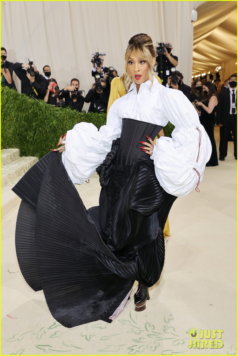 MJ Rodriguez Strikes a Fierce Pose While Walking Met Gala 2021 Red ...