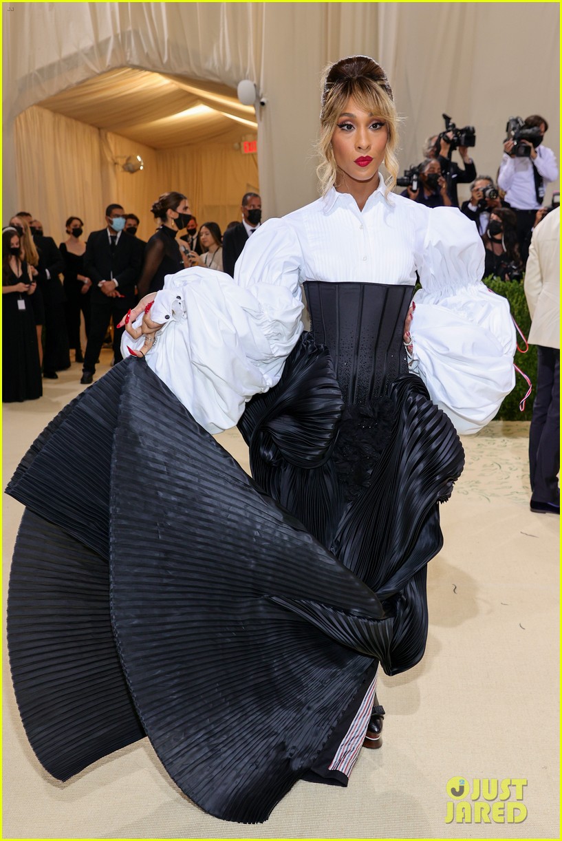 MJ Rodriguez Strikes a Fierce Pose While Walking Met Gala 2021 Red ...