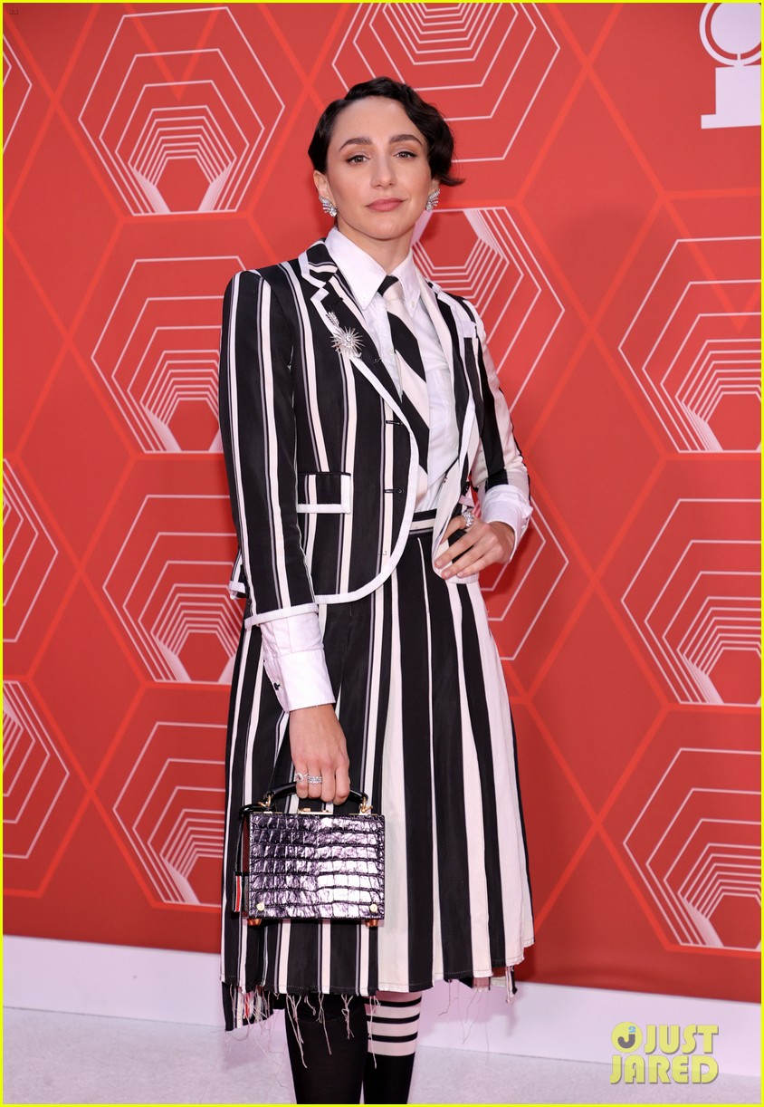 Jagged Little Pill's Lauren Patten Thanks Non-Binary & Trans Colleagues ...