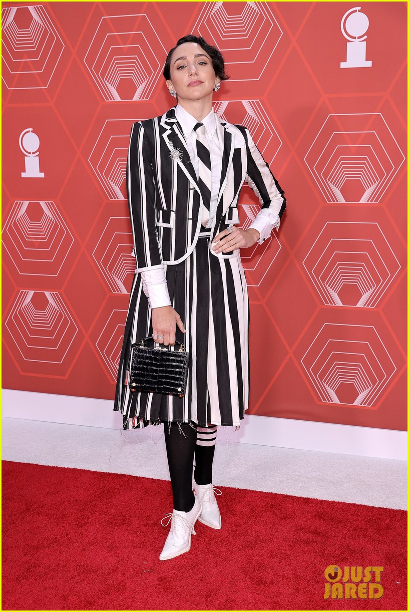 Jagged Little Pill's Lauren Patten Thanks Non-Binary & Trans Colleagues ...