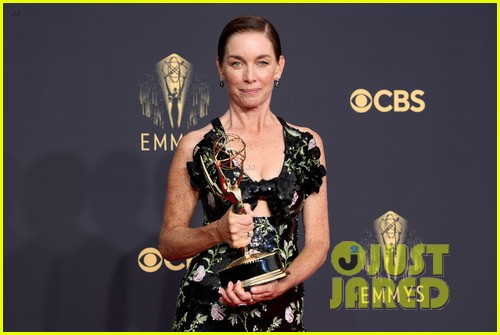 Mare of Easttown's Evan Peters & Julianne Nicholson Win Acting Awards ...