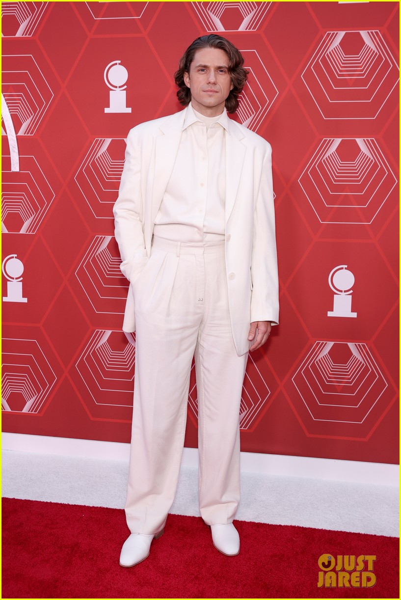 Nominee Aaron Tveit Attends Tony Awards with Girlfriend Ericka Hunter ...