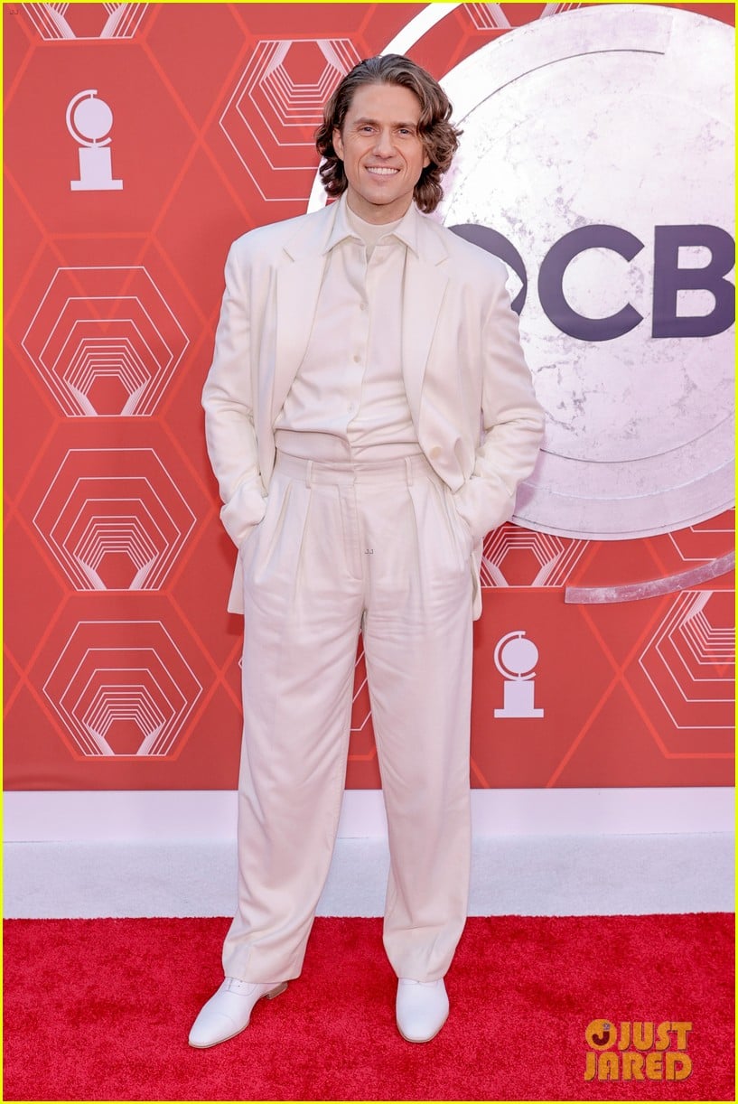 Nominee Aaron Tveit Attends Tony Awards with Girlfriend Ericka Hunter ...