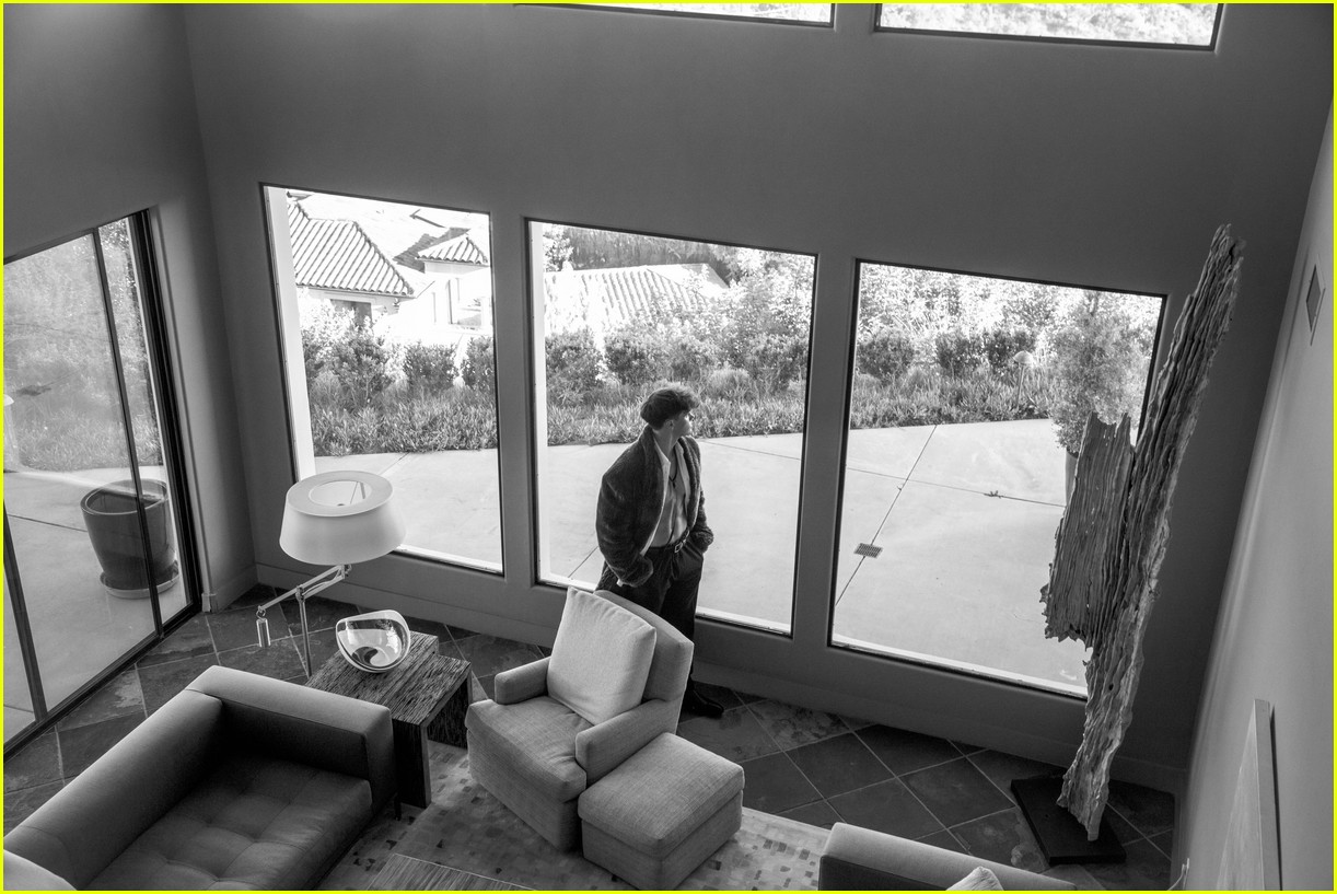 TikTok Star Noah Beck Shows Off His Physique for 'Mood,' Talks Dating ...