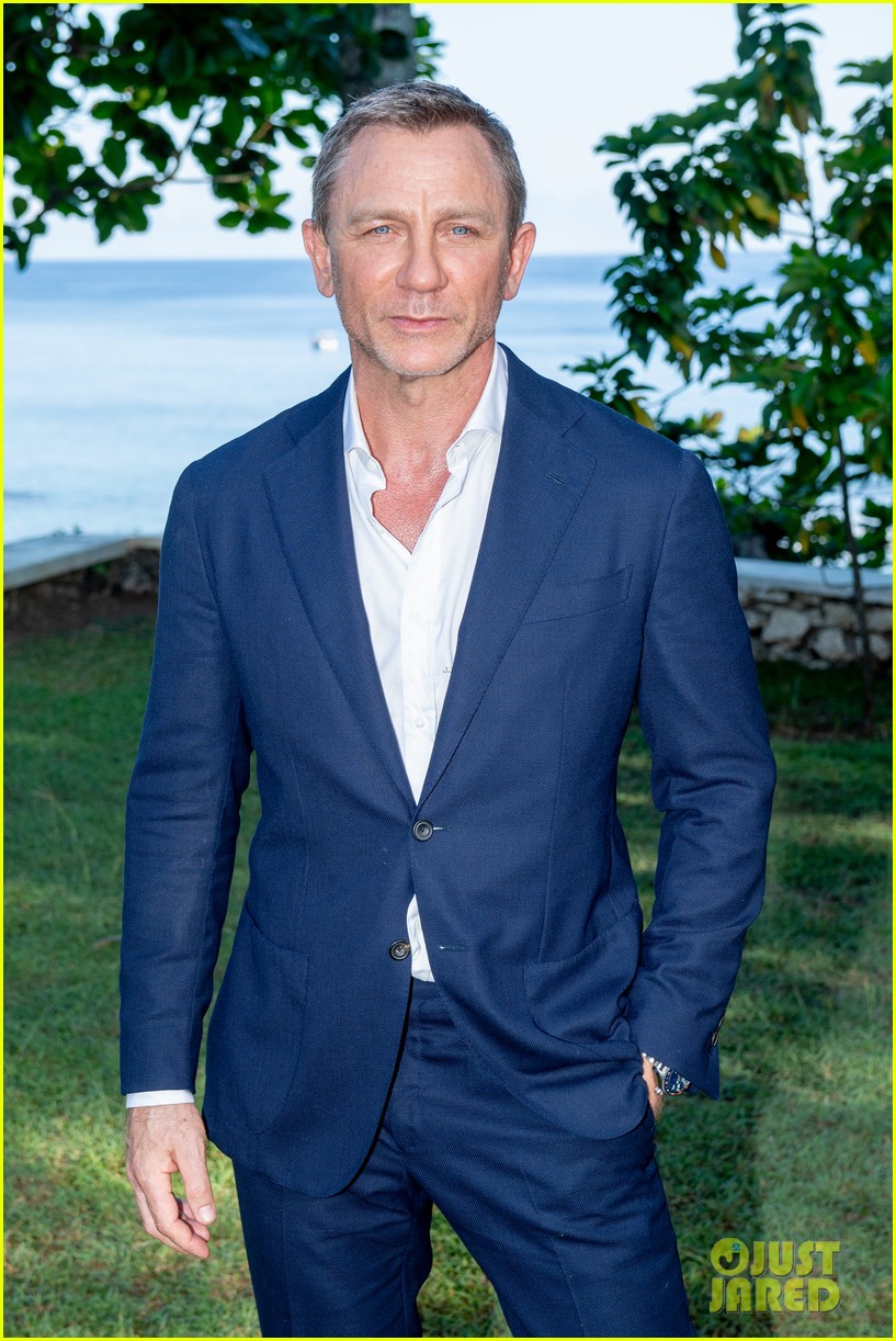 Daniel Craig To Be Honored With Hollywood Star Just Ahead of 'No Time ...