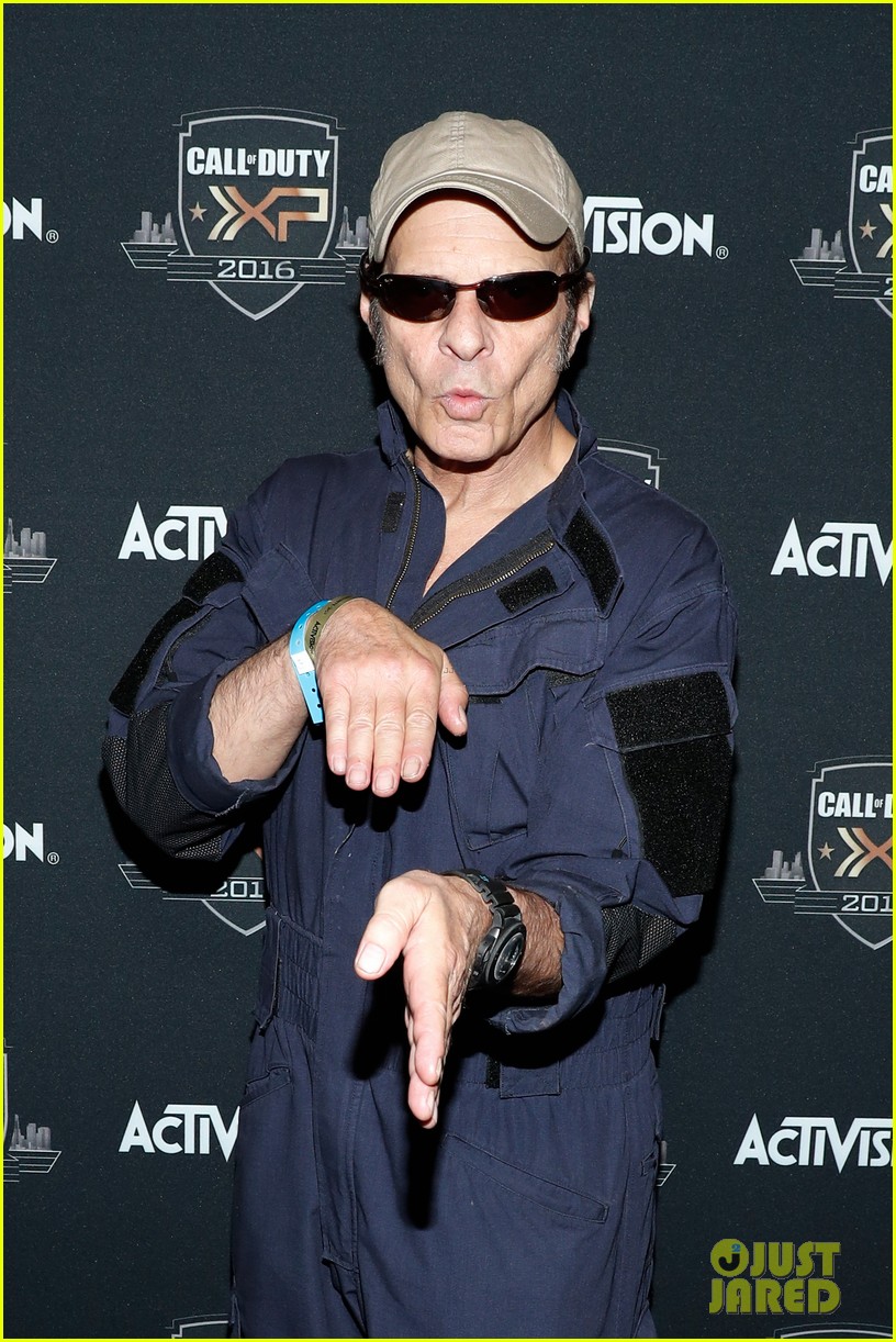 Van Halen's David Lee Roth Announces His Retirement: Photo 4636823 ...