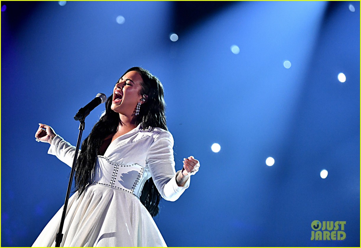 Demi Lovato Sings 2011 Hit 'Skyscraper' to Aliens on New Show ...