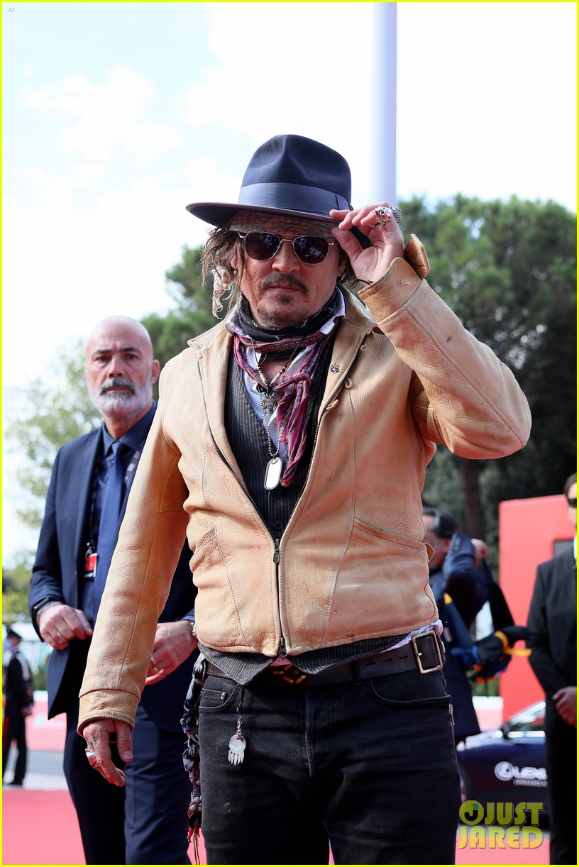 Johnny Depp Attends 'Puffins' Premiere in Italy: Photo 4645802 | Johnny ...