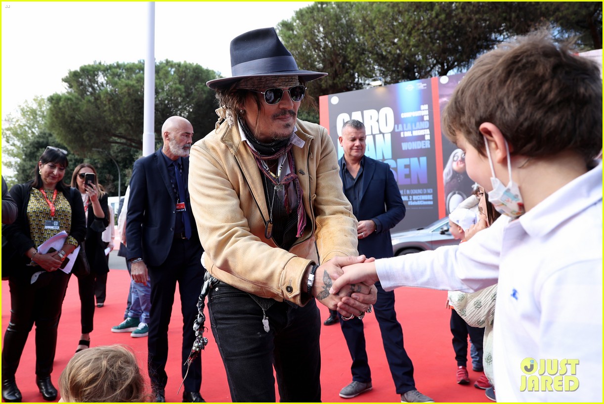 Johnny Depp Attends 'Puffins' Premiere in Italy: Photo 4645804 | Johnny ...