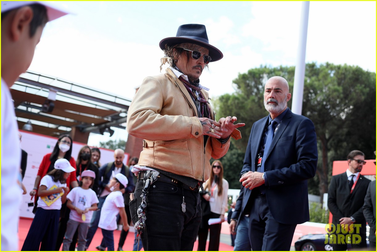 Johnny Depp Attends 'Puffins' Premiere in Italy: Photo 4645807 | Johnny ...