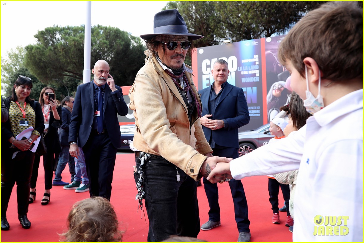 Johnny Depp Attends 'Puffins' Premiere in Italy: Photo 4645808 | Johnny ...