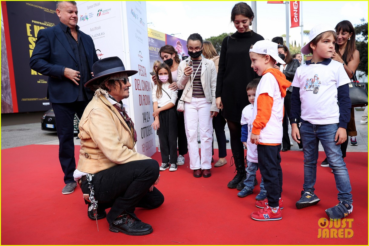 Johnny Depp Attends 'Puffins' Premiere in Italy: Photo 4645811 | Johnny ...
