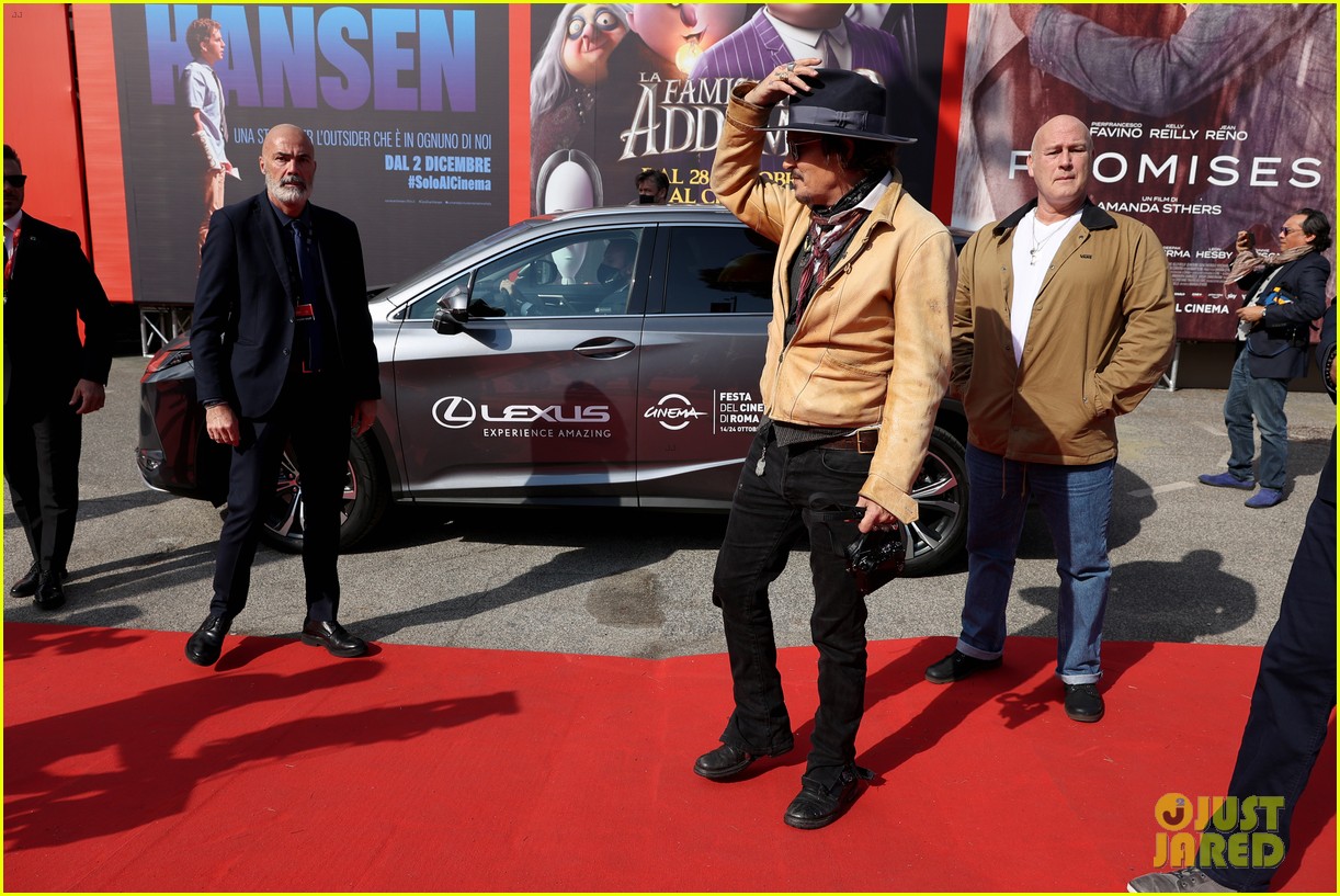 Johnny Depp Attends 'Puffins' Premiere in Italy: Photo 4645815 | Johnny ...