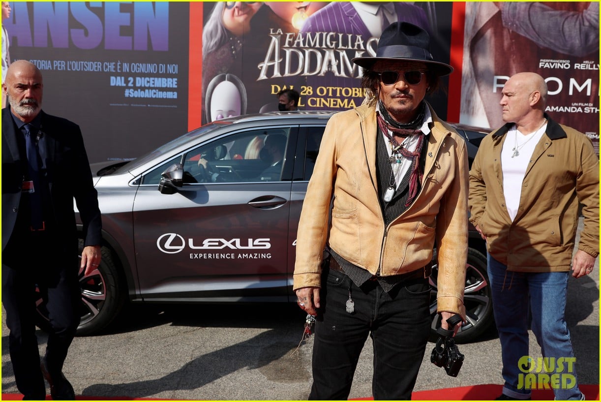 Johnny Depp Attends 'Puffins' Premiere in Italy: Photo 4645818 | Johnny ...