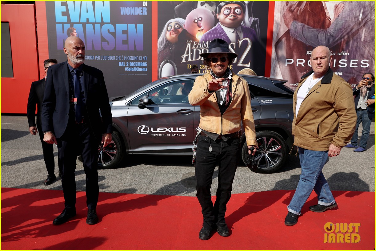Johnny Depp Attends 'Puffins' Premiere in Italy: Photo 4645820 | Johnny ...