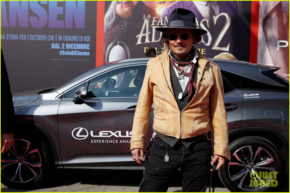 Johnny Depp Attends 'Puffins' Premiere in Italy: Photo 4645828 | Johnny ...