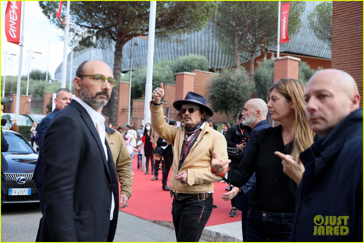 Johnny Depp Attends 'Puffins' Premiere in Italy: Photo 4645832 | Johnny ...