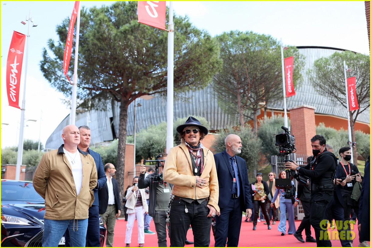 Johnny Depp Attends 'Puffins' Premiere in Italy: Photo 4645833 | Johnny ...