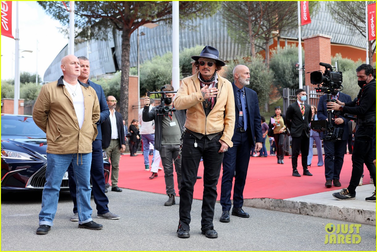 Johnny Depp Attends 'Puffins' Premiere in Italy: Photo 4645835 | Johnny ...