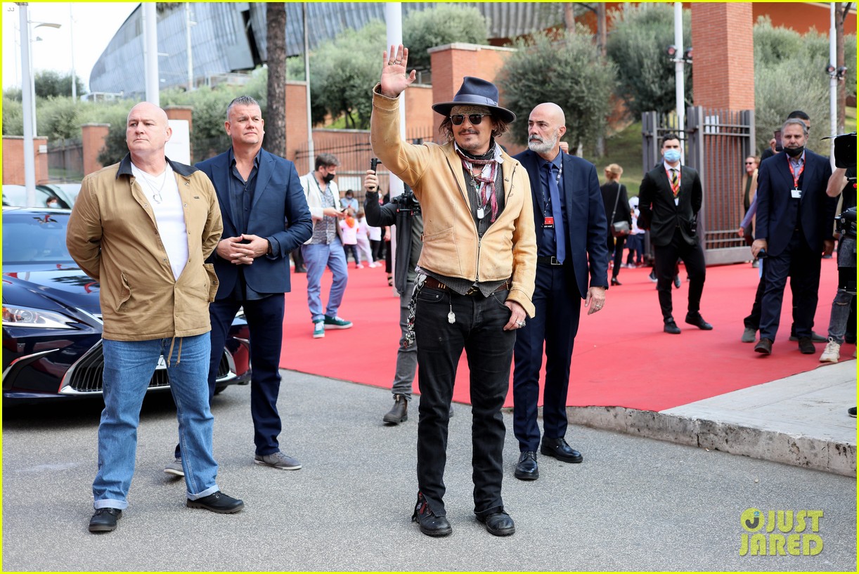 Johnny Depp Attends 'Puffins' Premiere in Italy: Photo 4645837 | Johnny ...