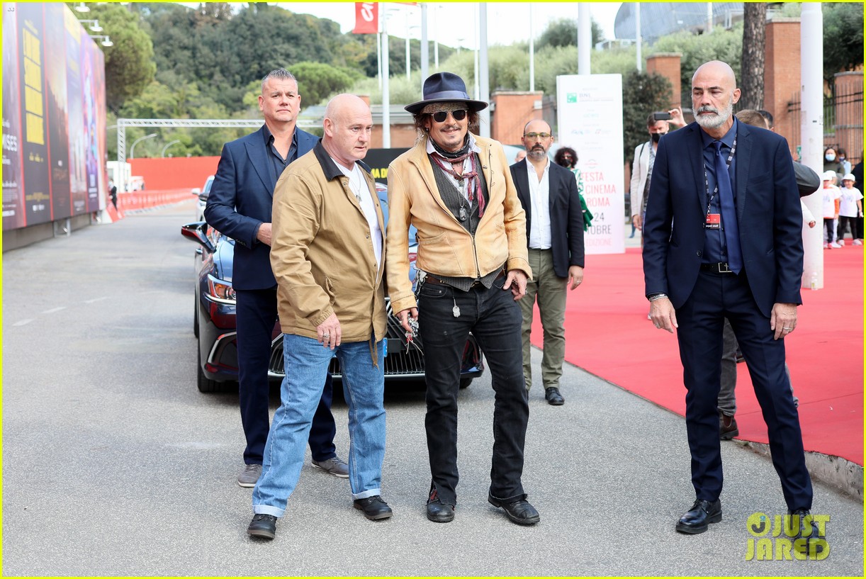 Johnny Depp Attends 'Puffins' Premiere in Italy: Photo 4645838 | Johnny ...