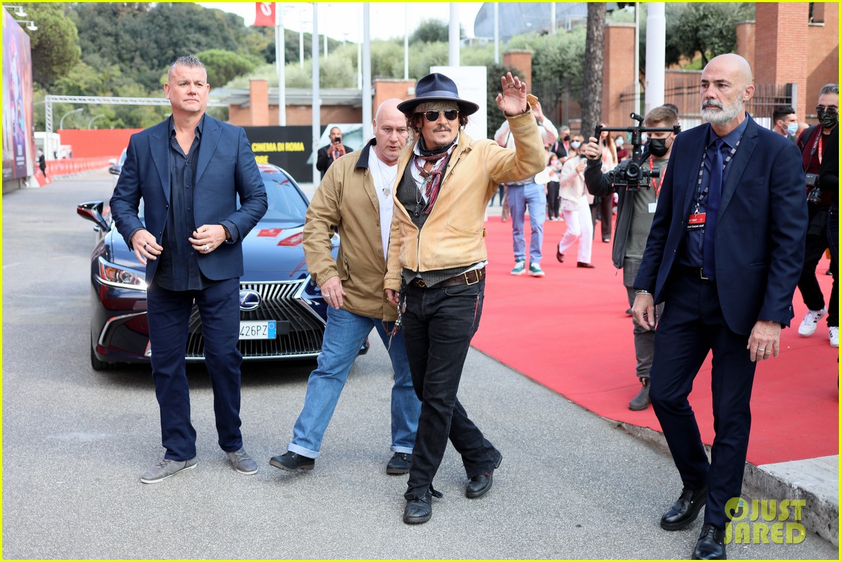 Johnny Depp Attends 'Puffins' Premiere in Italy: Photo 4645839 | Johnny ...